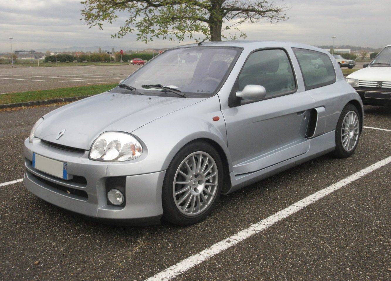 Renault Clio Sport Coupe 3.0 i V6 24V (255 Hp)